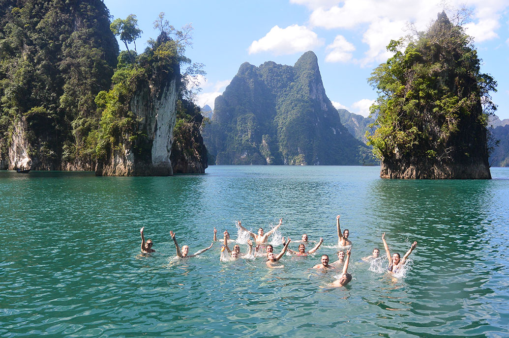 The Benefits of Joining a Group Tour - Expedly